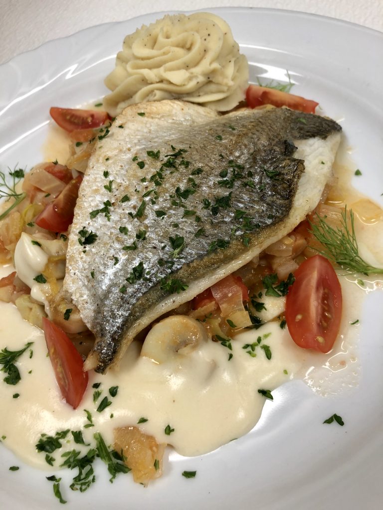 Doradefilet met zuiderse groenten en een romige Pernod saus - VIS van ...